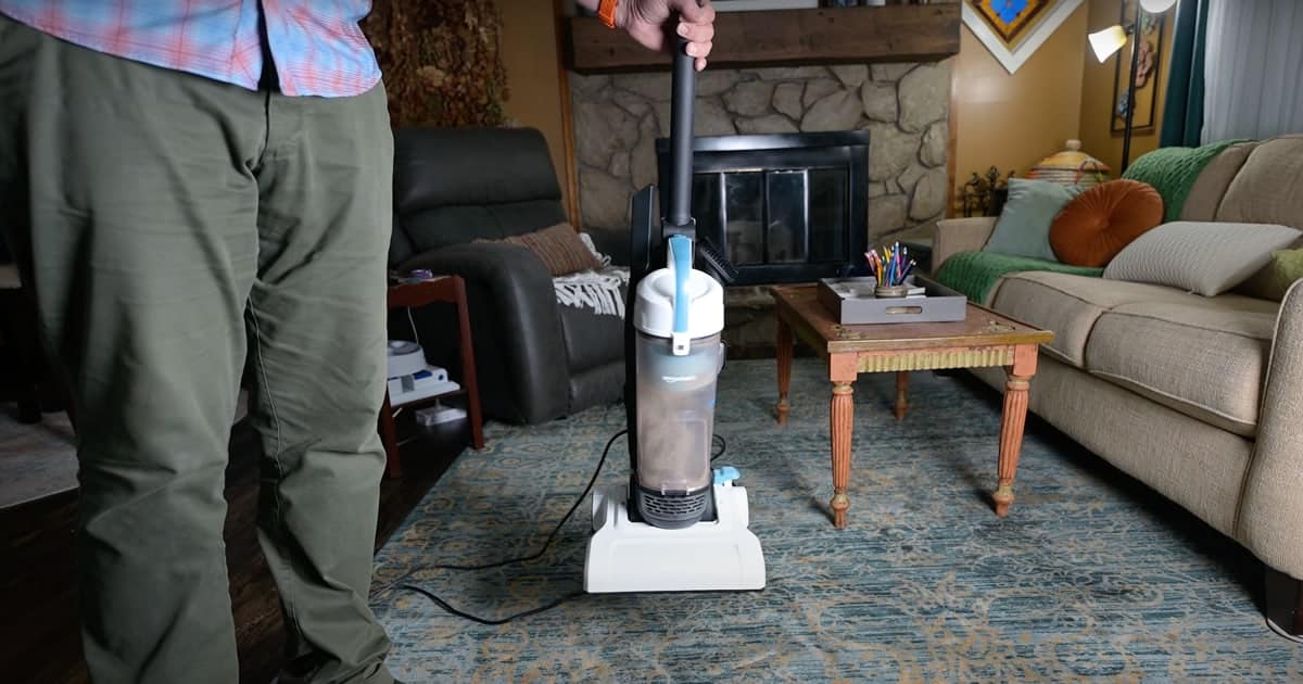 Amazon Basics Upright Vacuum – It’s Cheap, but is it GOOD? | Vacuum Wars